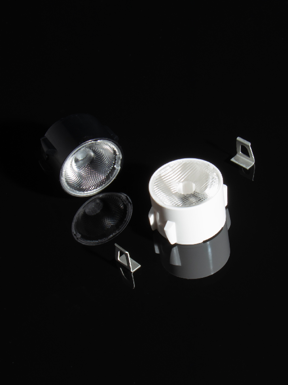 New solder clip connection for fast and secure lens installation - LEDiL